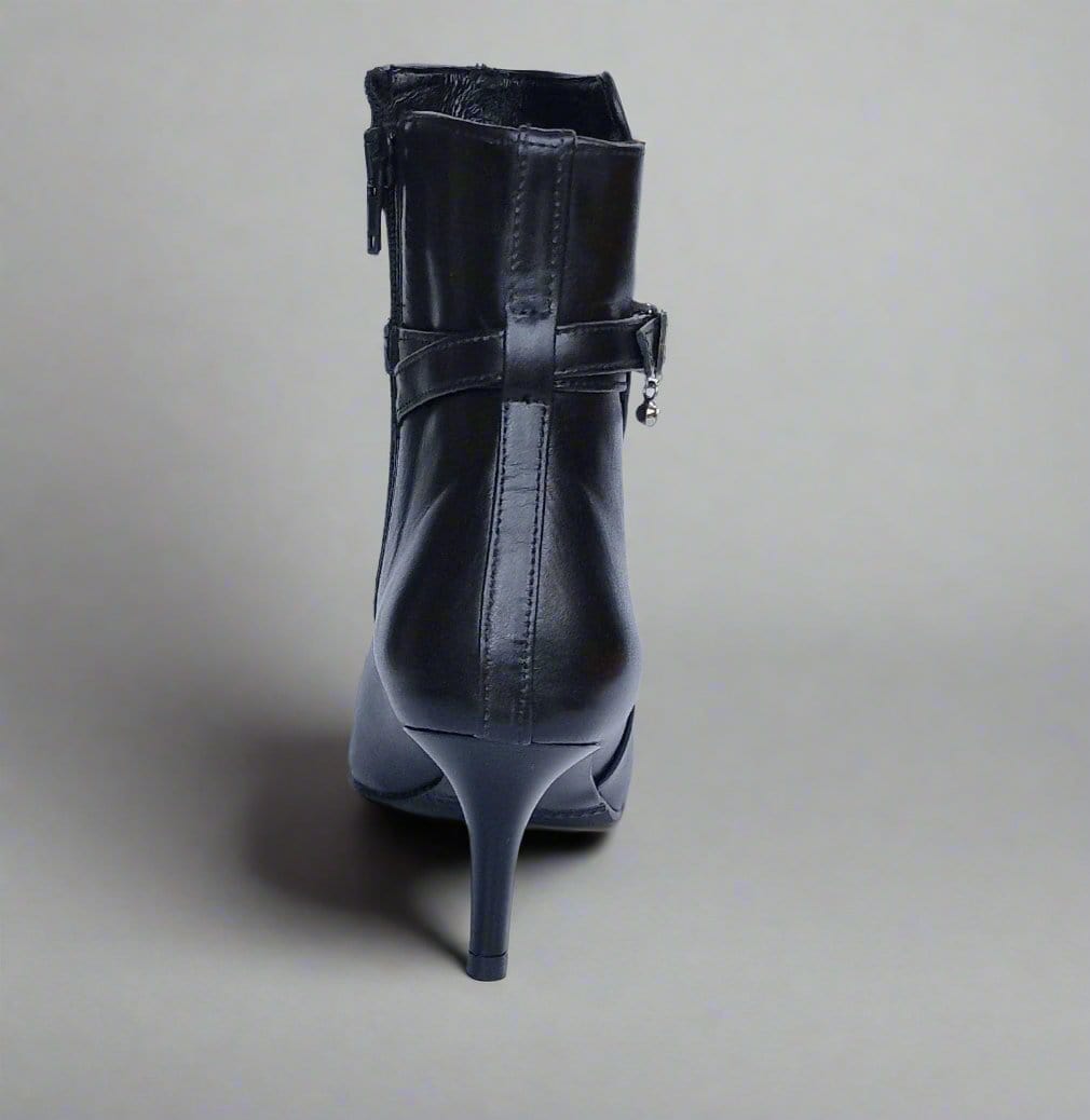 KANE- petite black leather ankle boots – PiccolaShoes